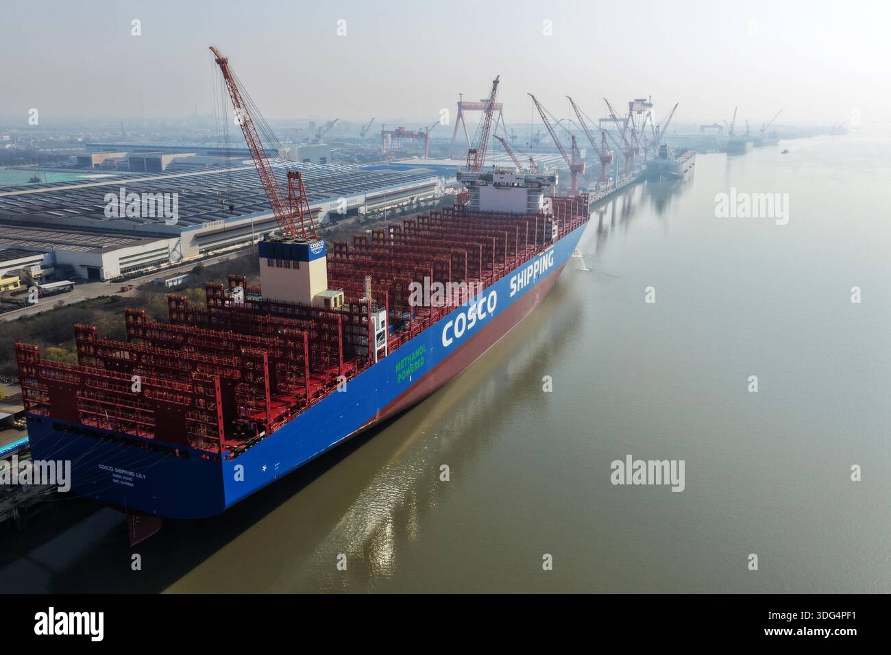 Aerial photo shows busy ship building in Yangzhou City, east China's ...