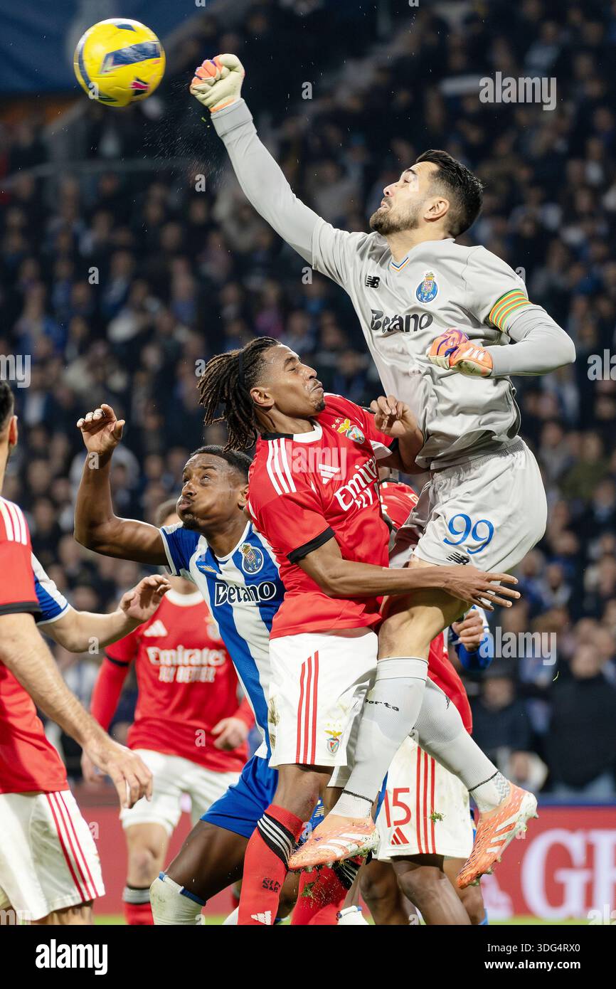 Diogo Costa of Porto punches the ball during the Portuguese Cup, Taca ...