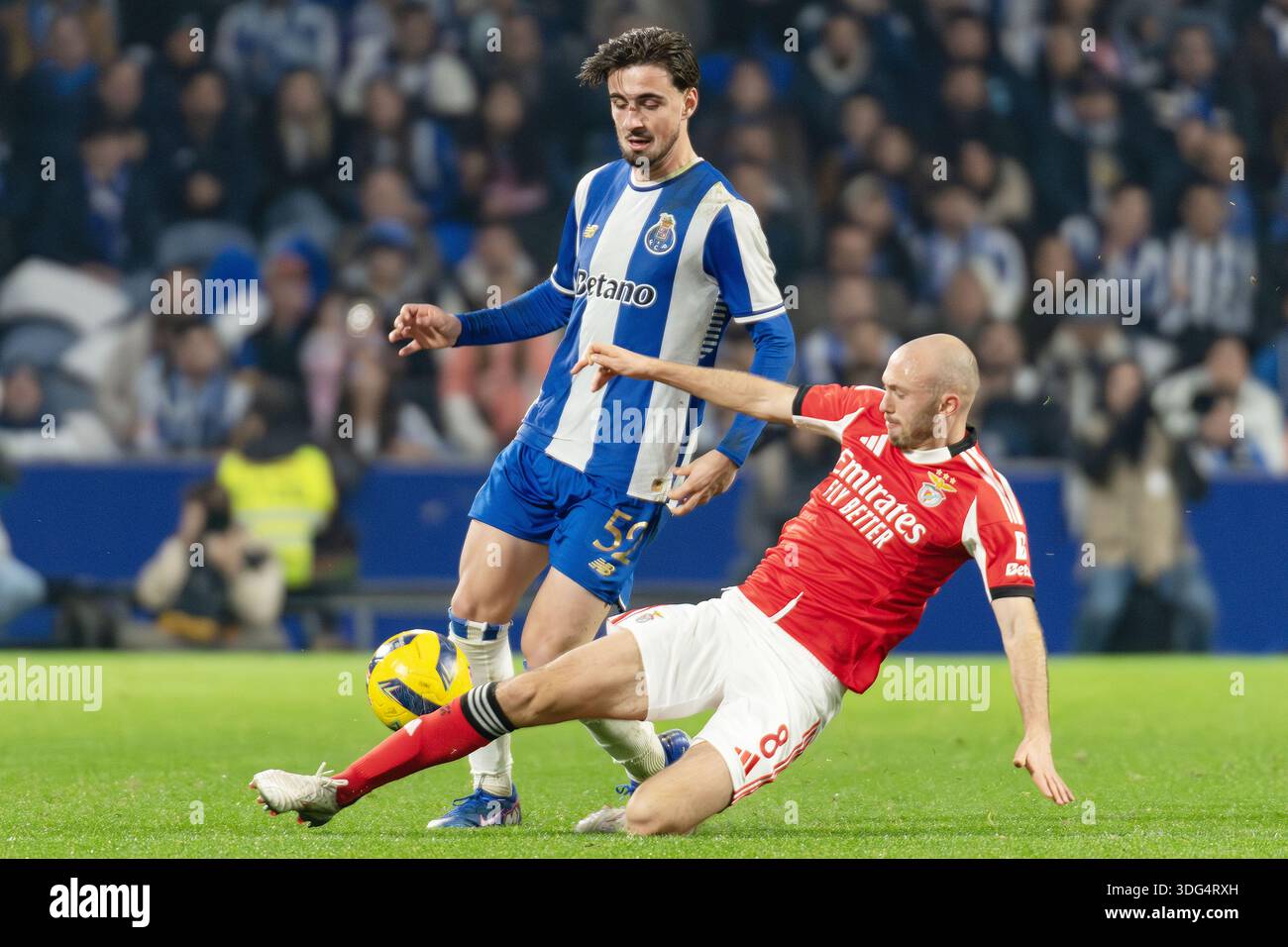 Martim Fernandes of Porto and Fredrik Aursnes of Benfica during the ...