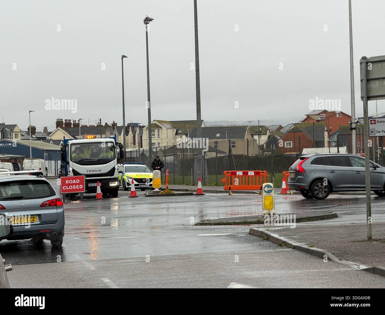 Exmouth, Devon, UK. 15 Jan, 2026. WWII bomb police cordons as large ...