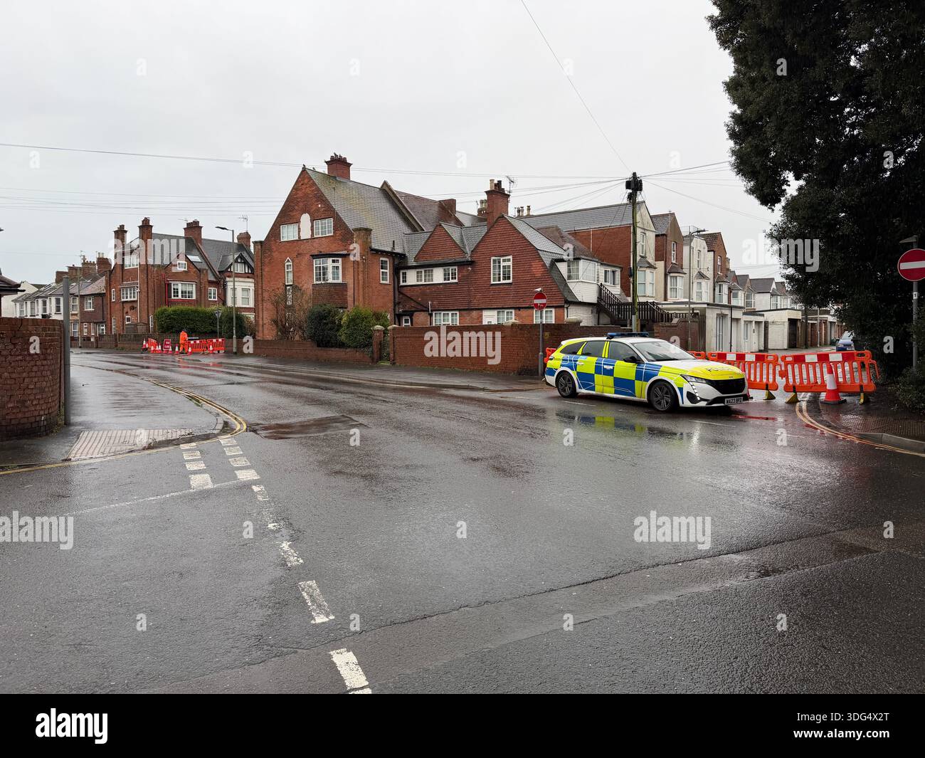 Exmouth, Devon, UK. 15 Jan, 2026. WWII bomb police cordons as large ...