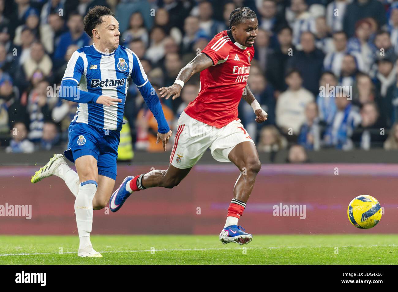 Sidny Lopes Cabral of Benfica and Pepe of Porto during the Portuguese ...