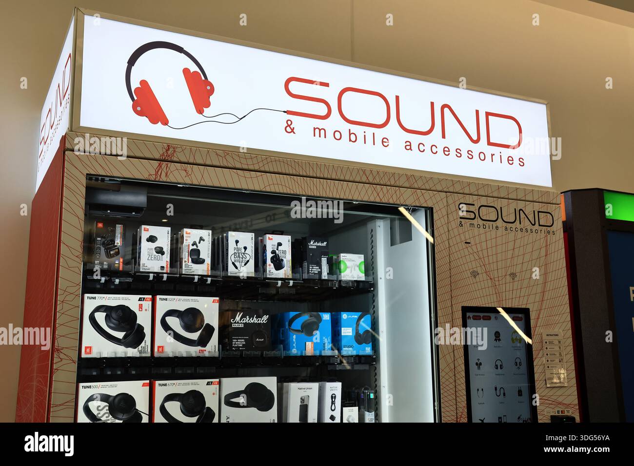 Sound & Mobile Accessories vending machine Stock Photo - Alamy