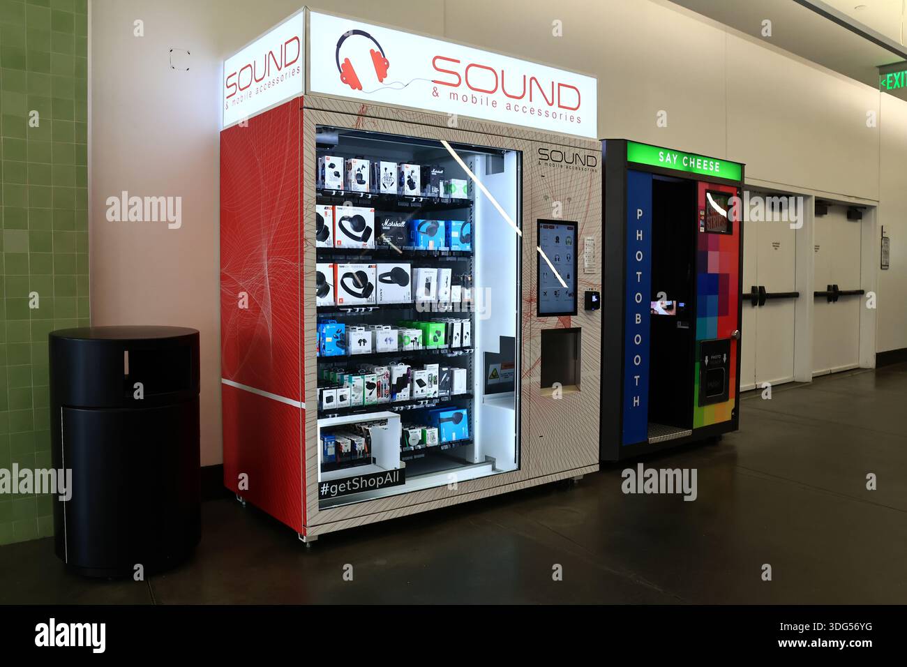 Sound & Mobile Accessories vending machine Stock Photo - Alamy