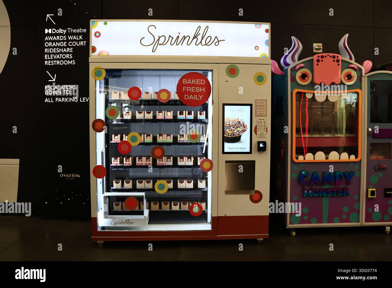 Automated retail machine hi-res stock photography and images - Alamy