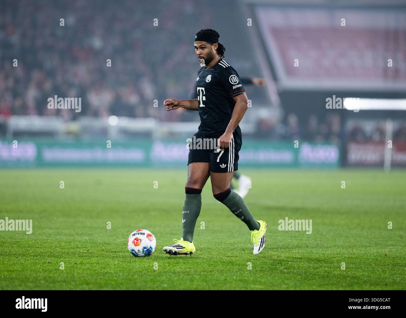 Köln, RheinEnergieStadion, 14.01.2026: Serge Gnabry of Muenchen runs ...