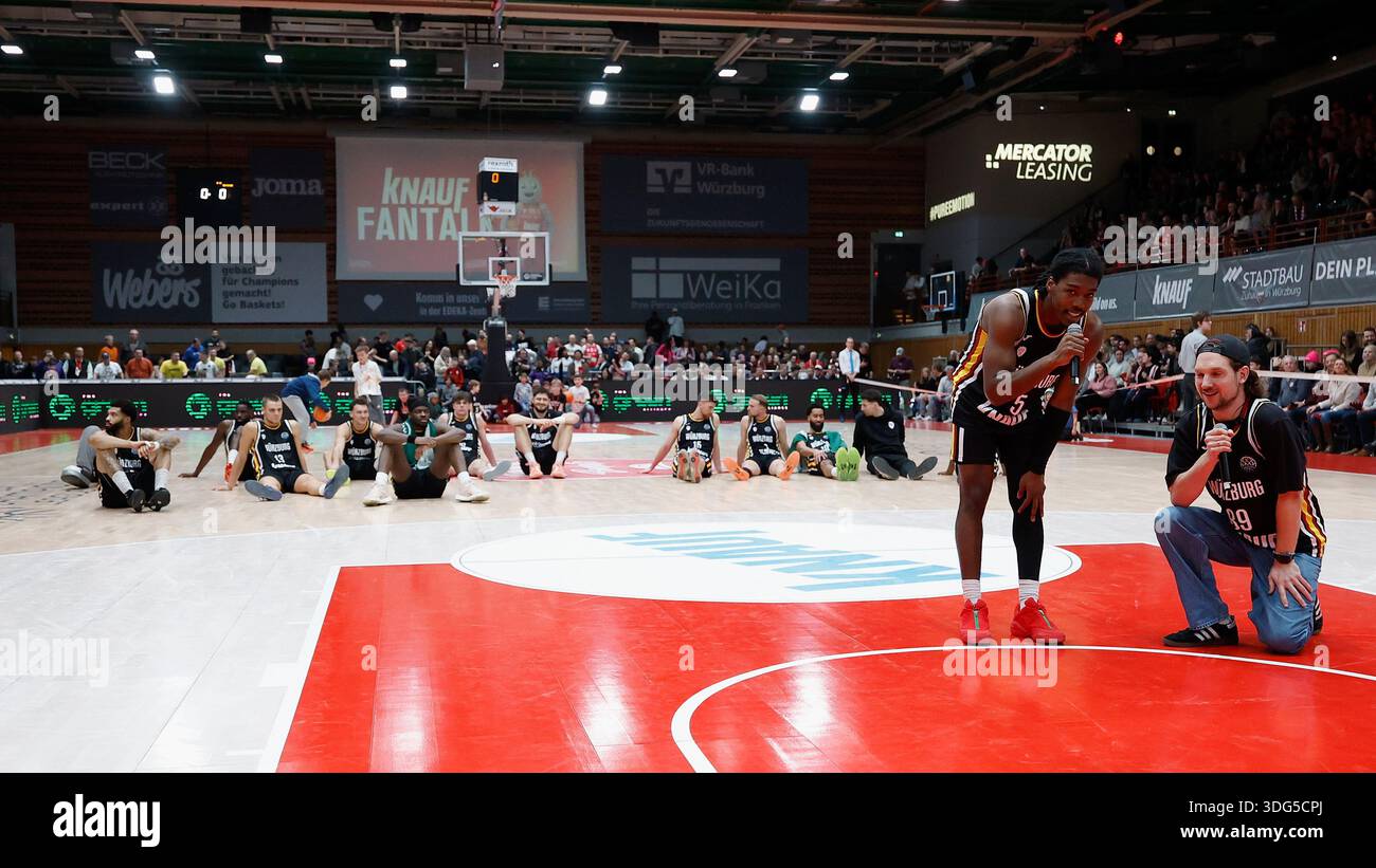 MVP Marcus Carr (Fitness First Wuerzburg Baskets, 5) stimmt die Humba ...