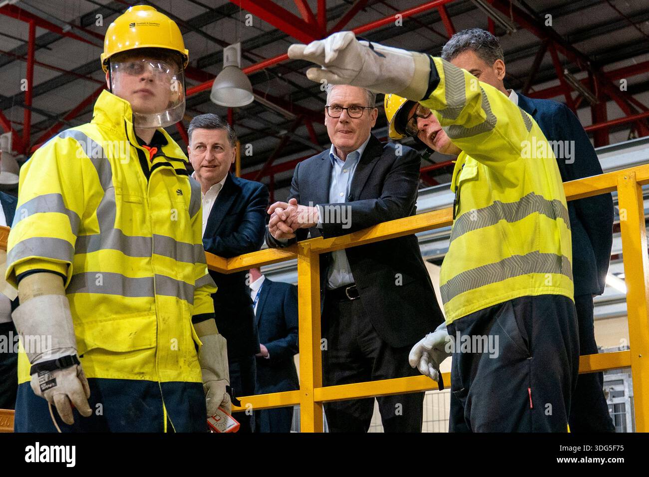 Scottish Secretary Douglas Alexander (2nd left) and Energy Security and ...