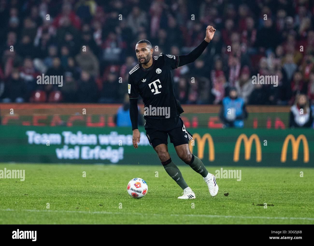 Köln, RheinEnergieStadion, 14.01.2026: Jonathan Tah of Muenchen runs ...
