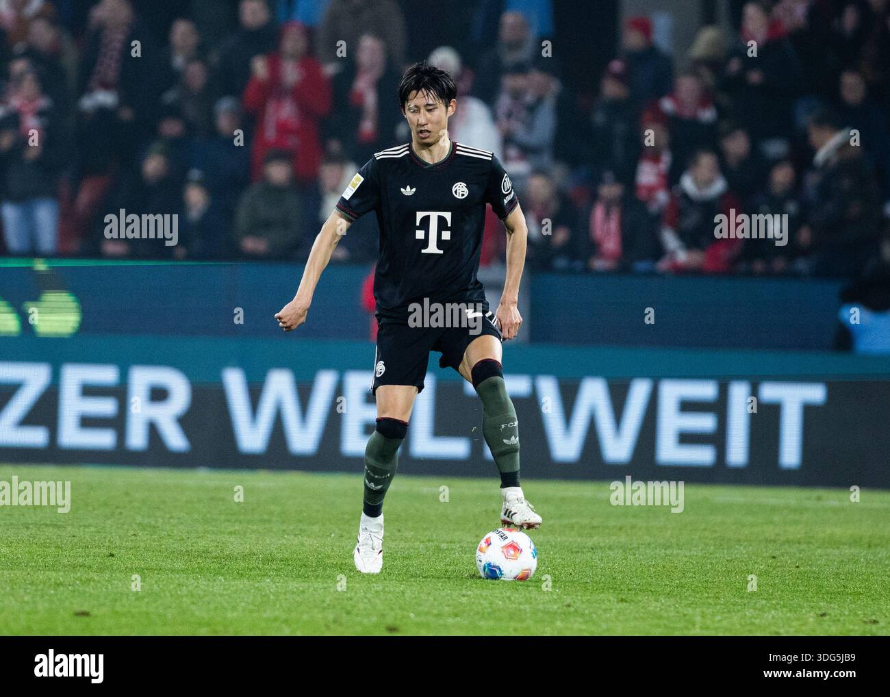Köln, RheinEnergieStadion, 14.01.2026: Hiroki Ito of Muenchen of ...