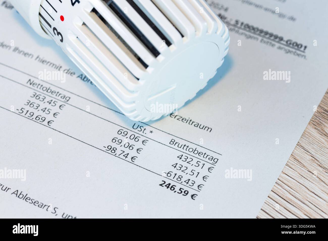 Nahaufnahme einer symbolischen Gasrechnung *** Close-up of a symbolic ...