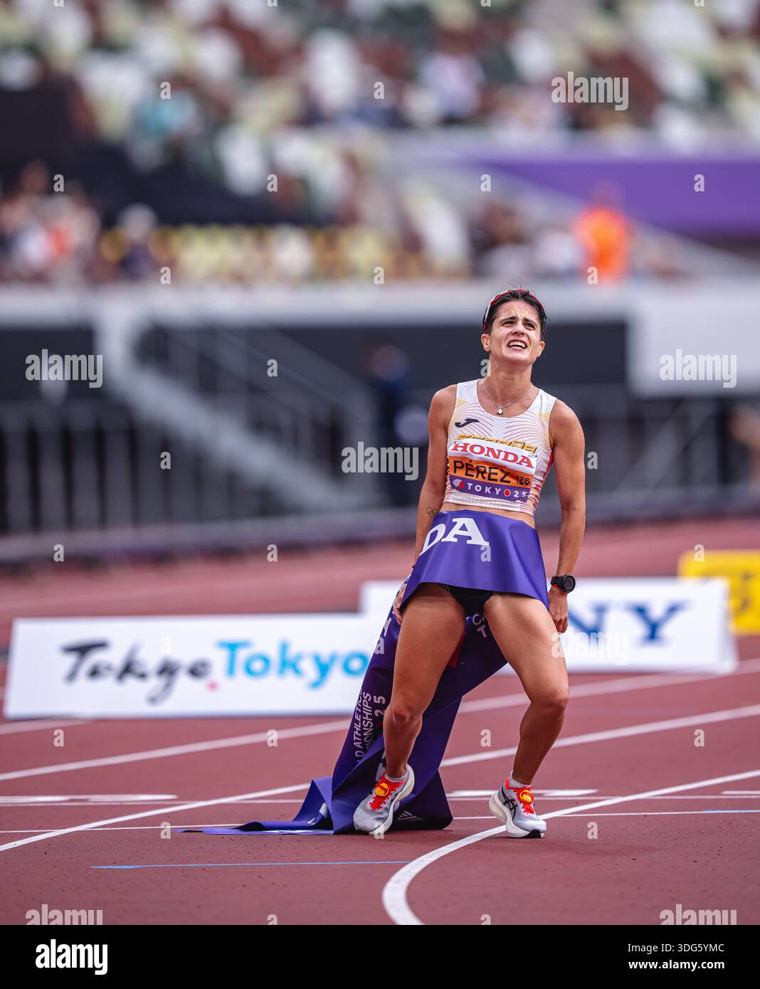 Maria Perez celebrating her victory with her country's flag at the 2025 ...