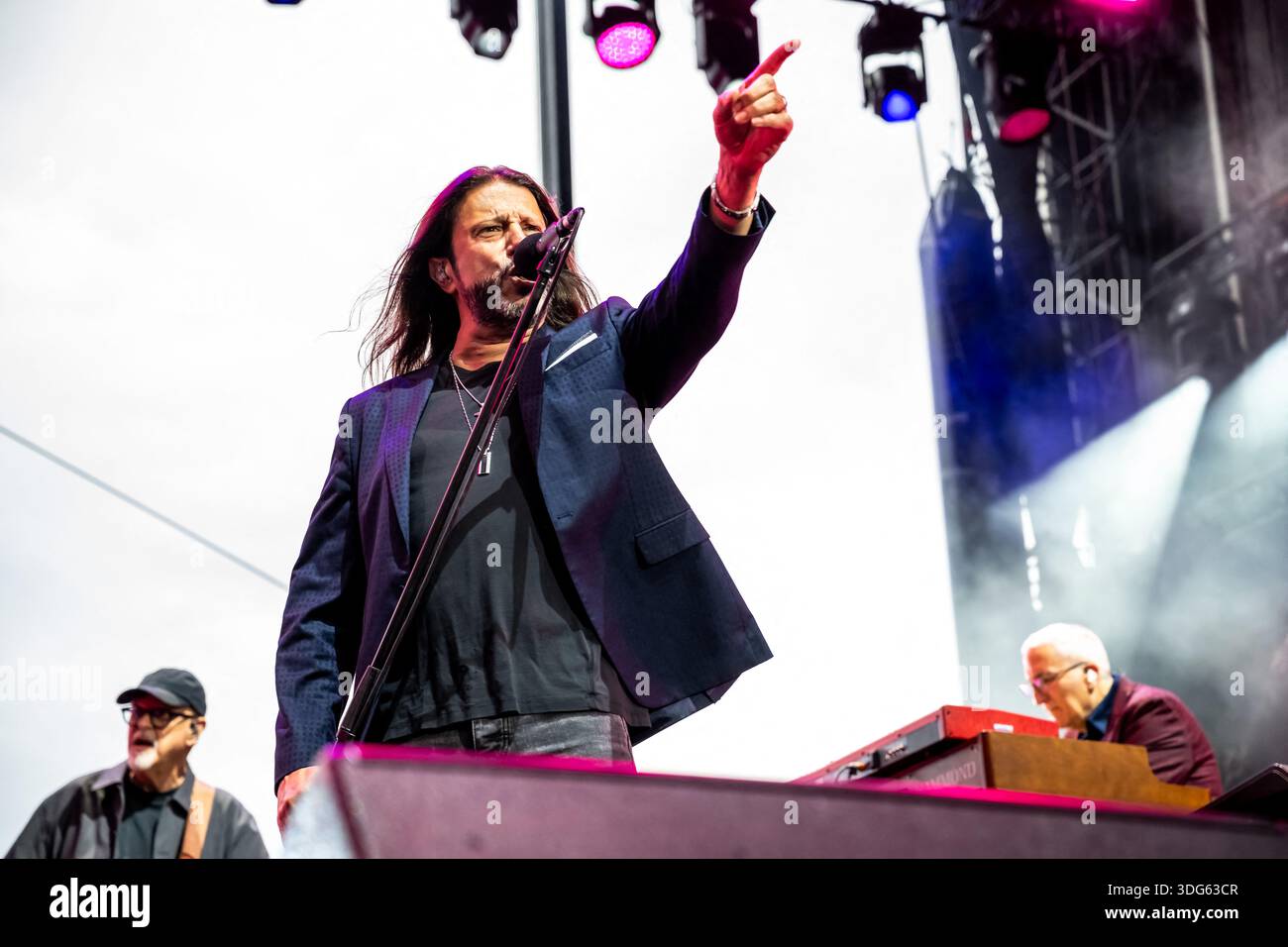 The Kenny Wayne Shepherd Band with guest Bobby Rush performing at the ...