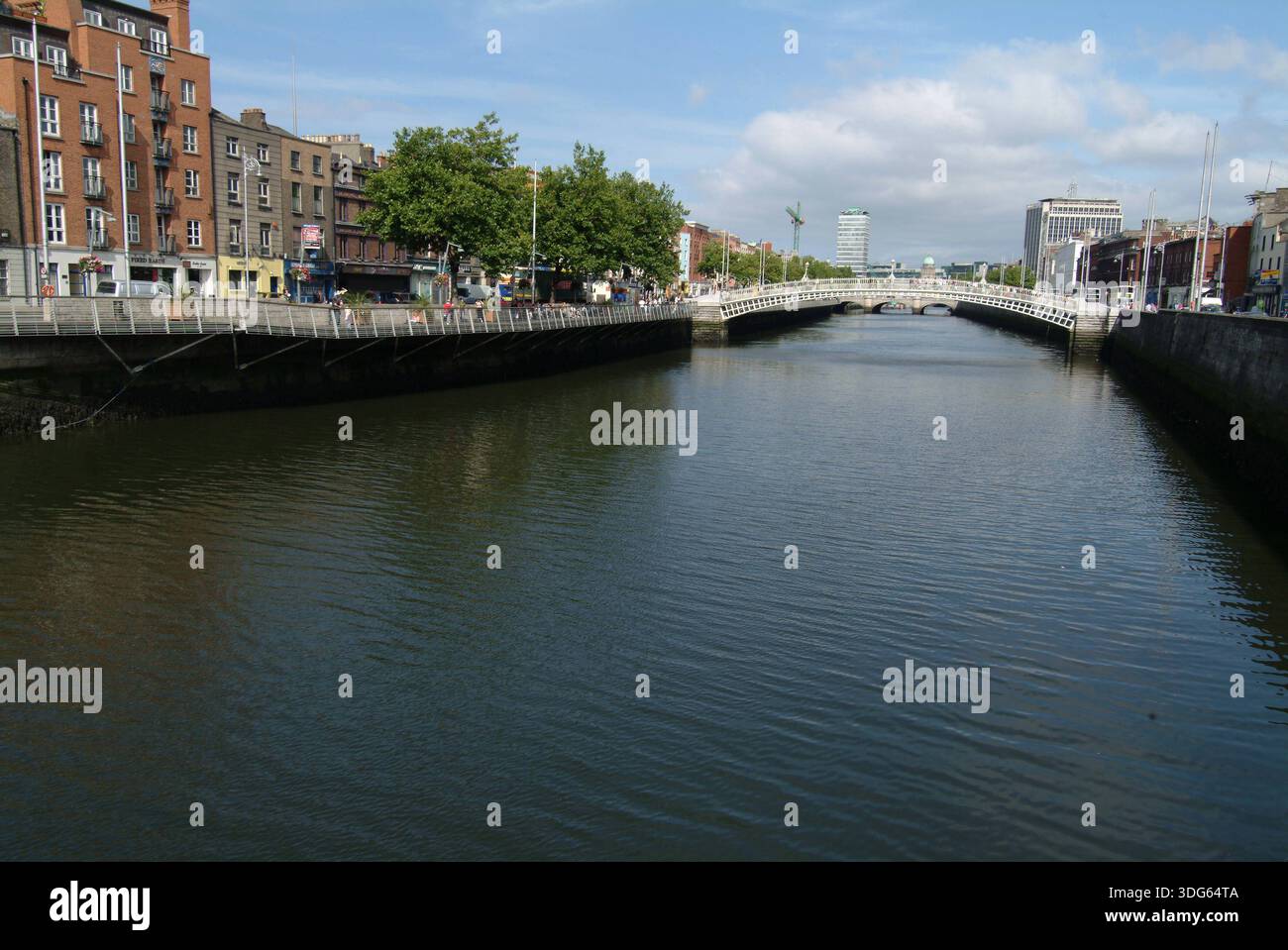 River Liffey, Ha'penny bridge, Dublin. - Dublin - Ireland, Ireland ...