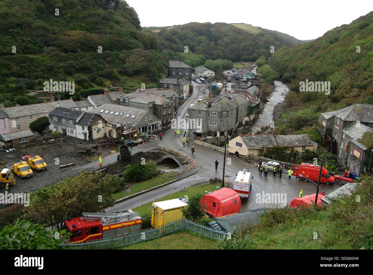 The 2004 Boscastle flood Monday 16 August 2004. - Cornwall - England ...