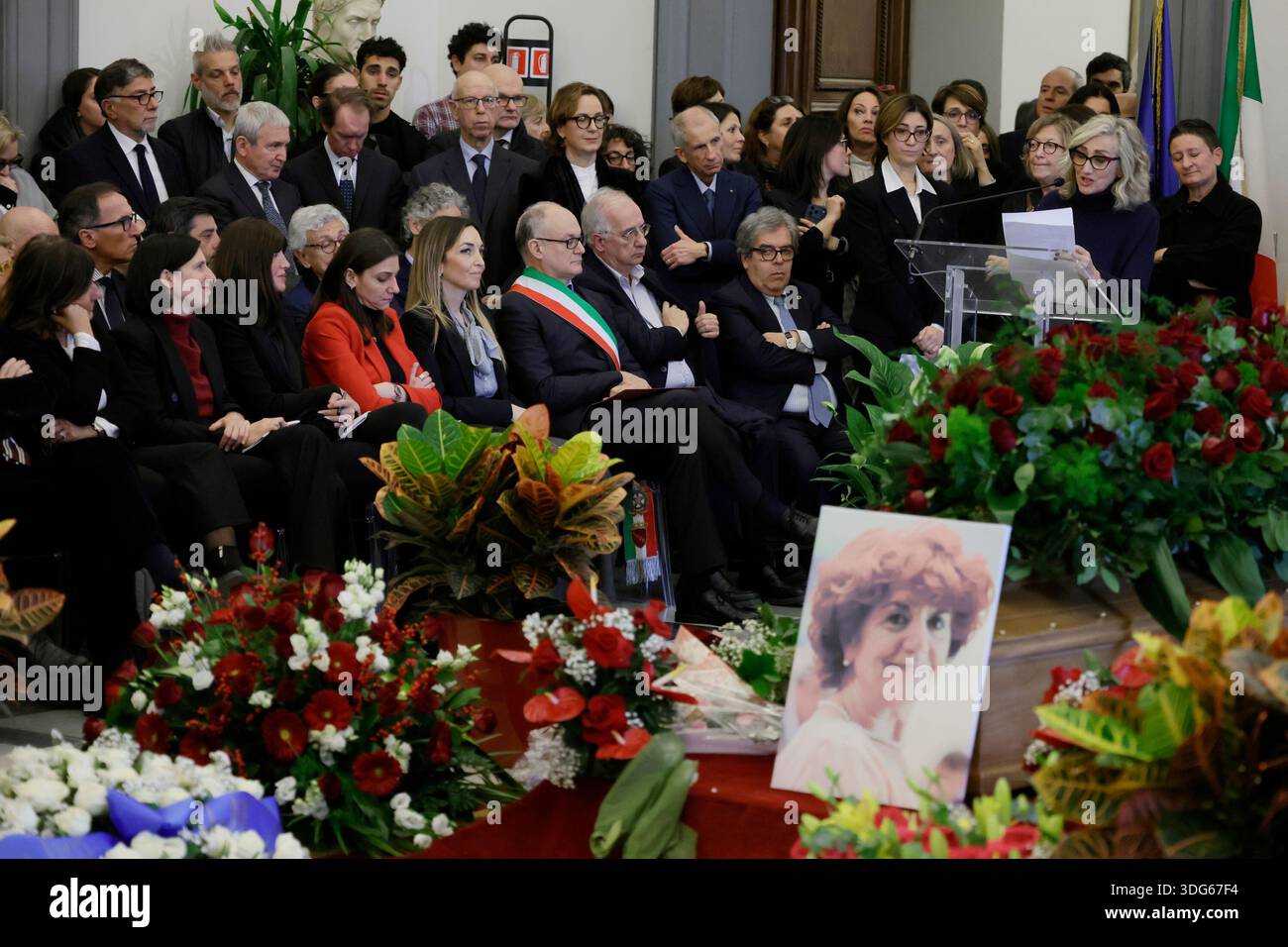 Camera Ardente di Valeria Fedeli in Campidoglio Lunetta Savino— — Roma ...