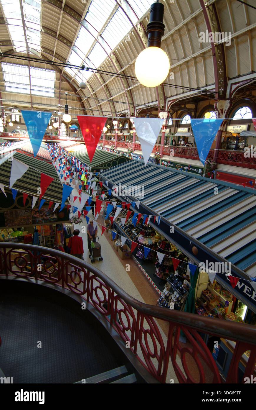 Derby market hall atrium and concourse with stalls. - Derby - England ...