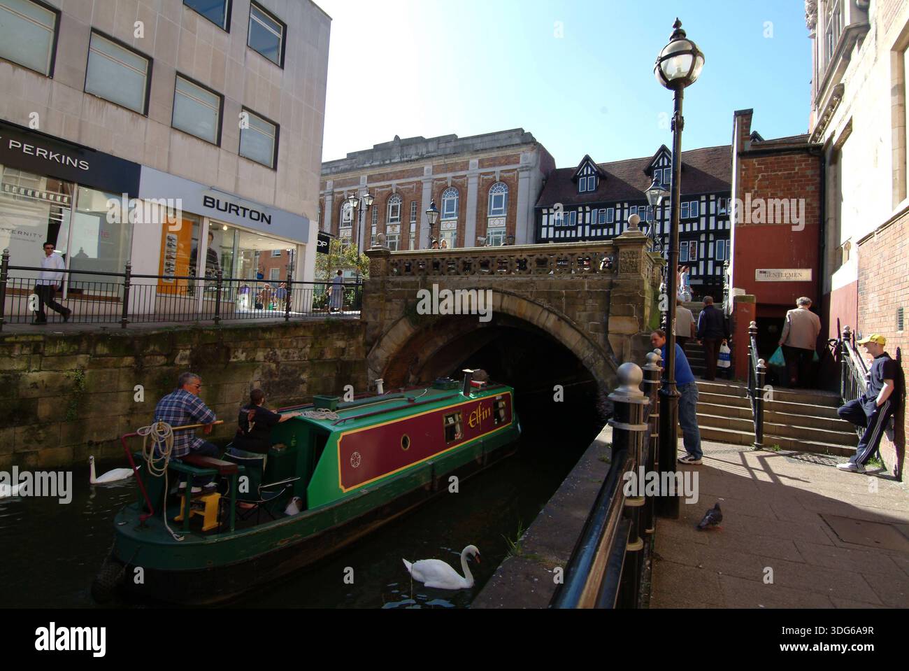 Narrowboat on River Witham going under 'High Bridge' Lincoln town ...