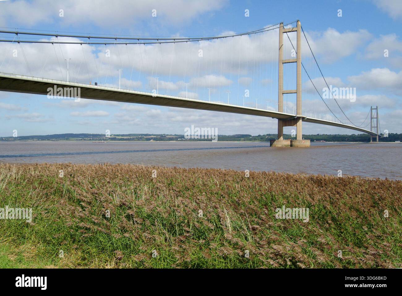The Humber Bridge single-span road suspension bridge. - Yorkshire ...