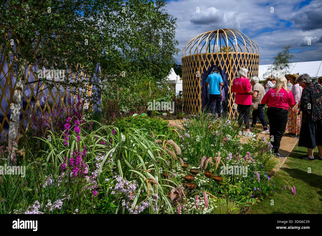 Rain catcher supports hi-res stock photography and images - Alamy