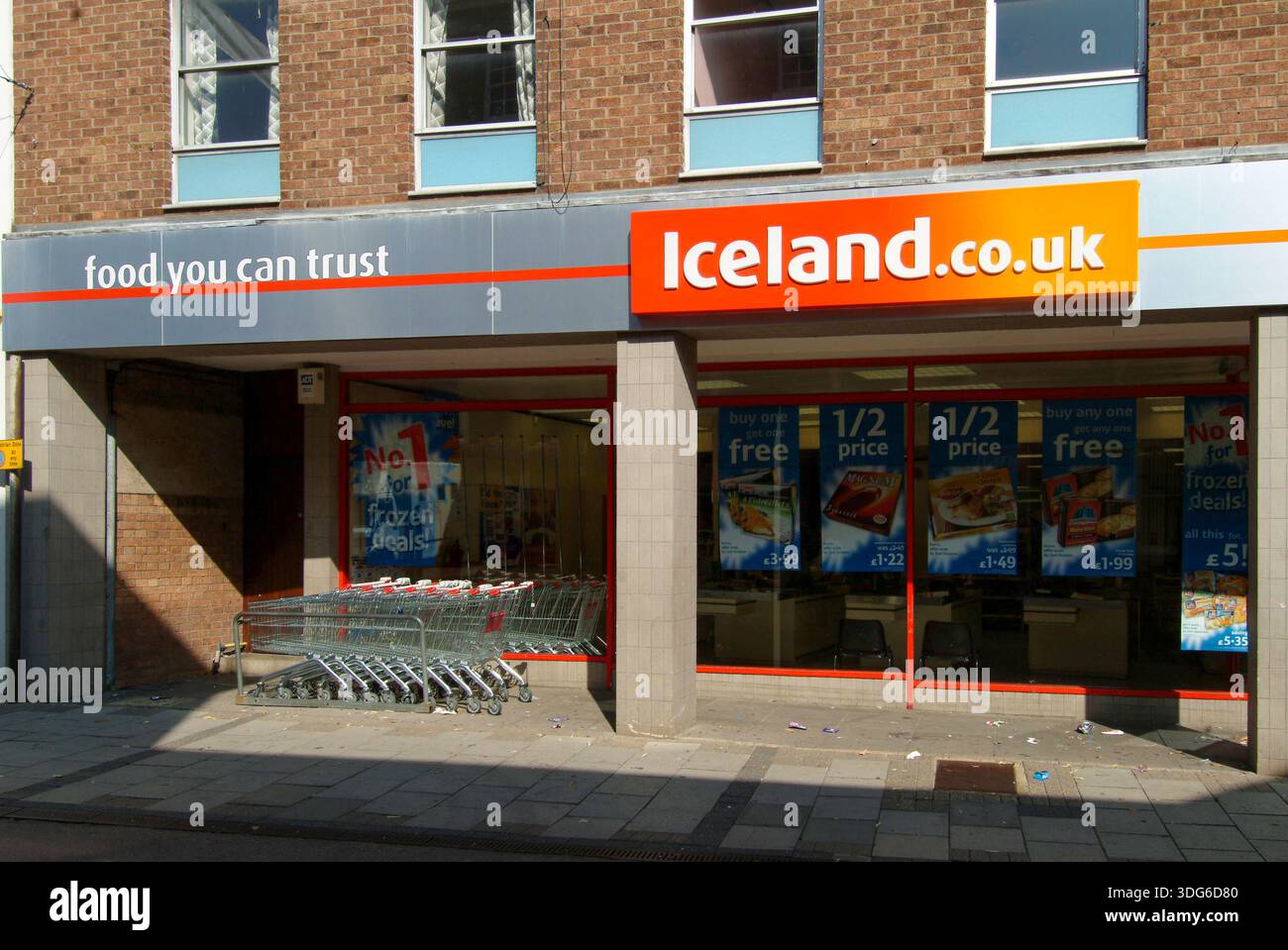 Iceland frozen groceries shop frontage seen from street. - Derby ...