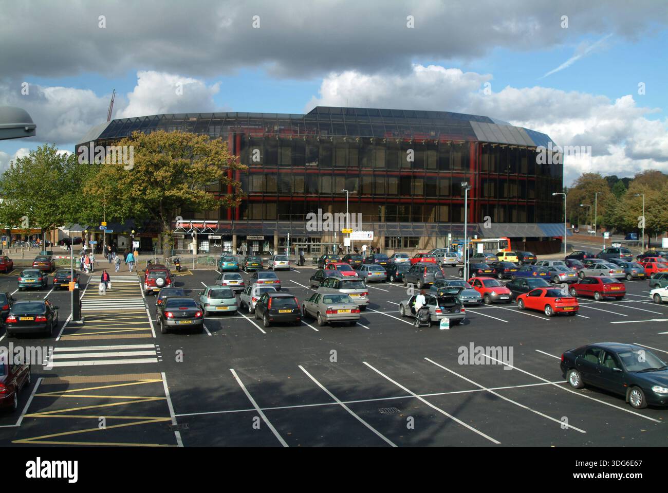 Farnborough, town in the Rushmoor district of Hampshire Kingsmead ...