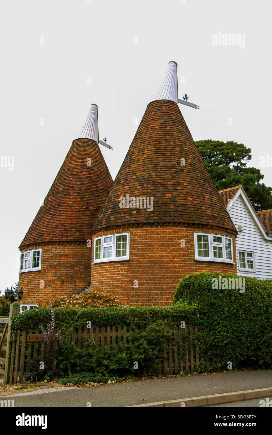 Oast houses traditionally for drying hops in Kent. - Kent, United ...