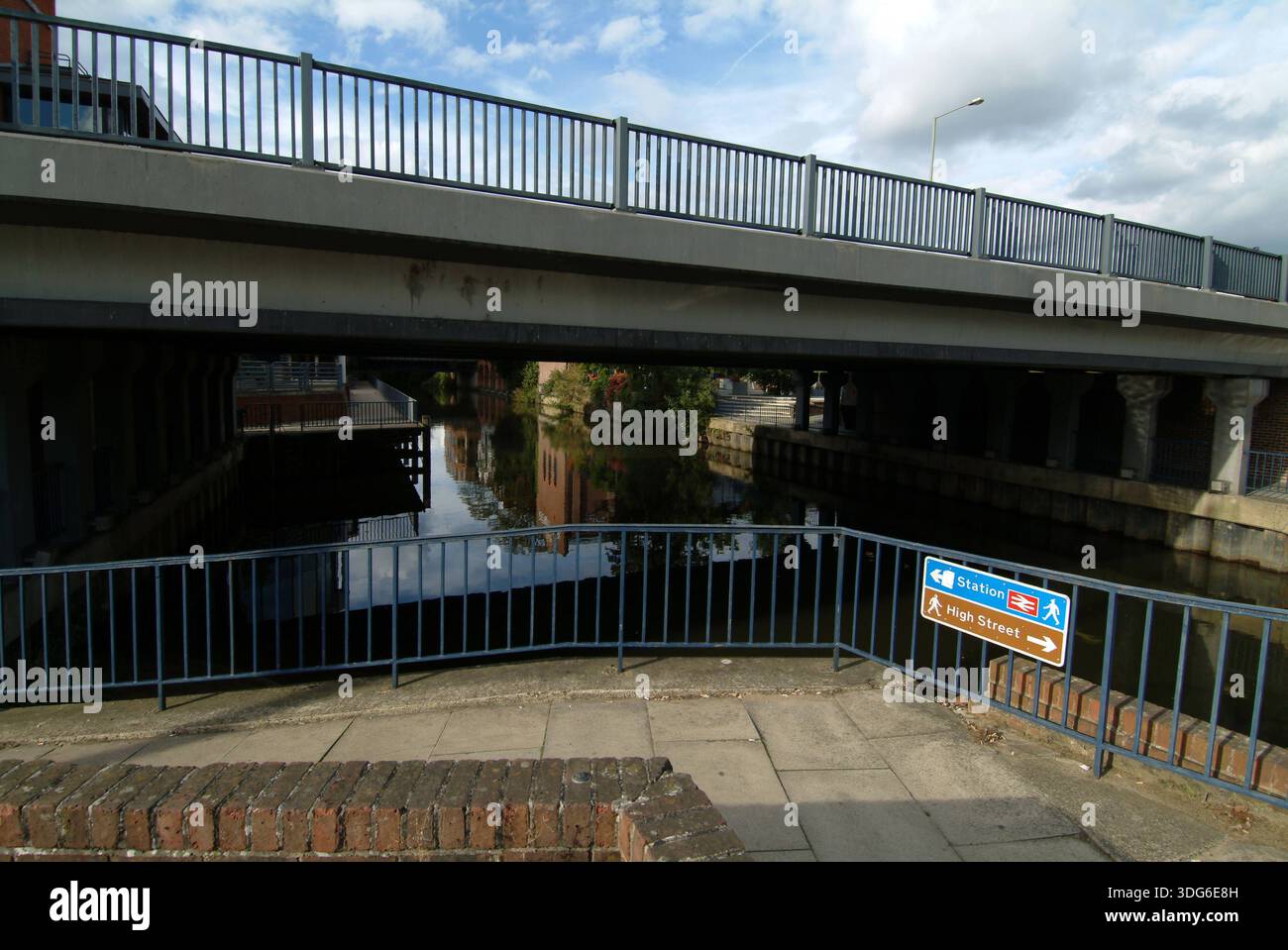 Guildford, Friary bridge over the River Wey. - Guildford, United ...