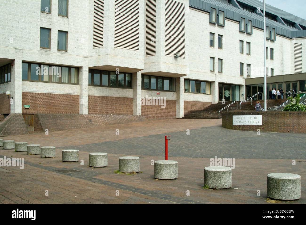 The imposing façade of a modern law court. - Maidstone, United Kingdom ...