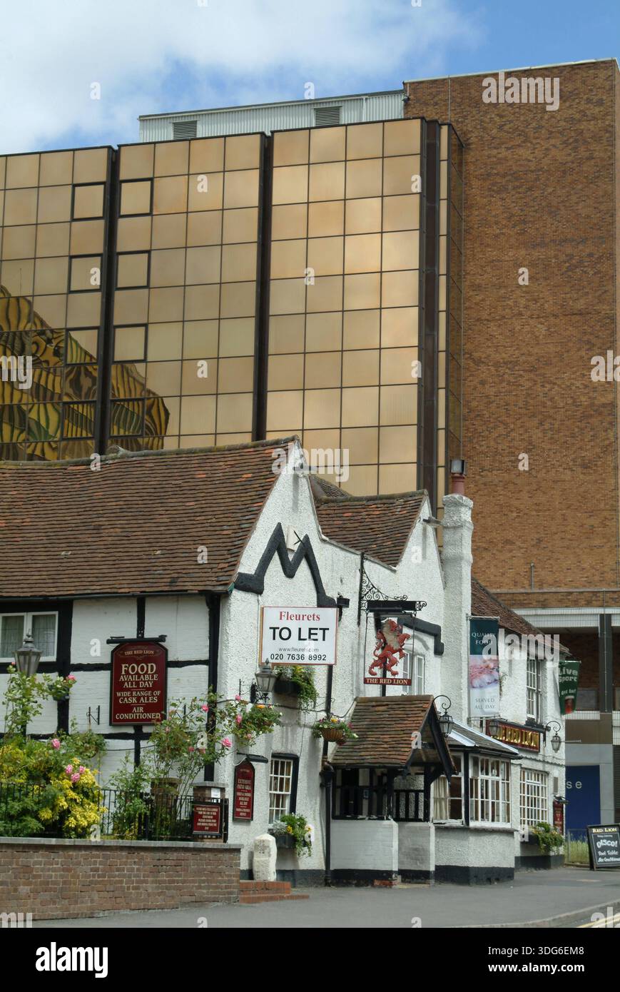 Bracknell, architectural contrast of old Red Lion with modern office ...