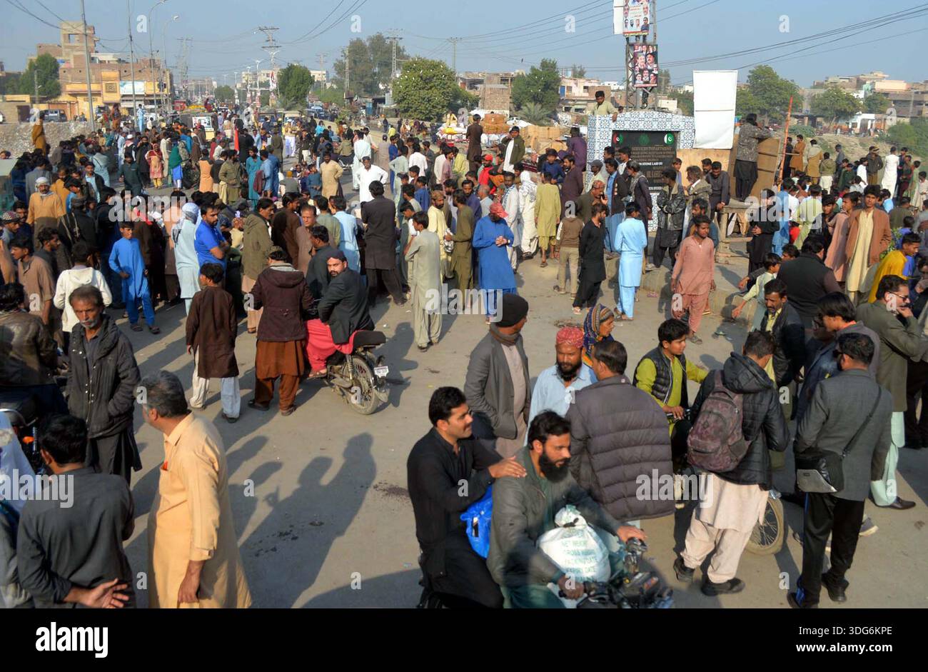 HYDERABAD, PAKISTAN, JAN 15: Victims of Hala Naka are block road as ...