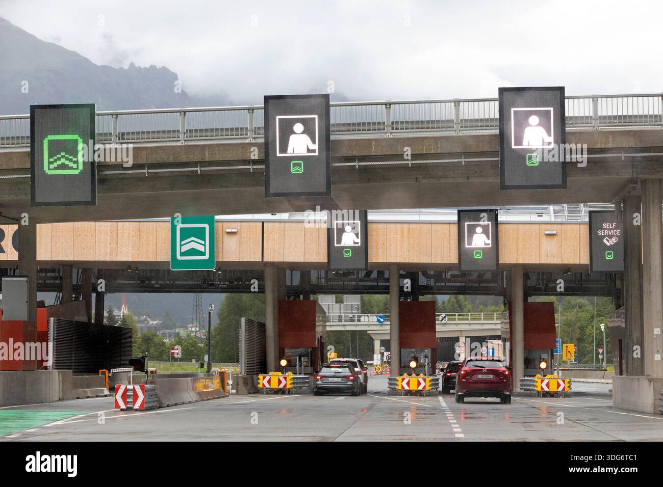 Arlbergtunnel Mautstelle, Tirol, Österreich // Arlberg Tunnel Toll ...