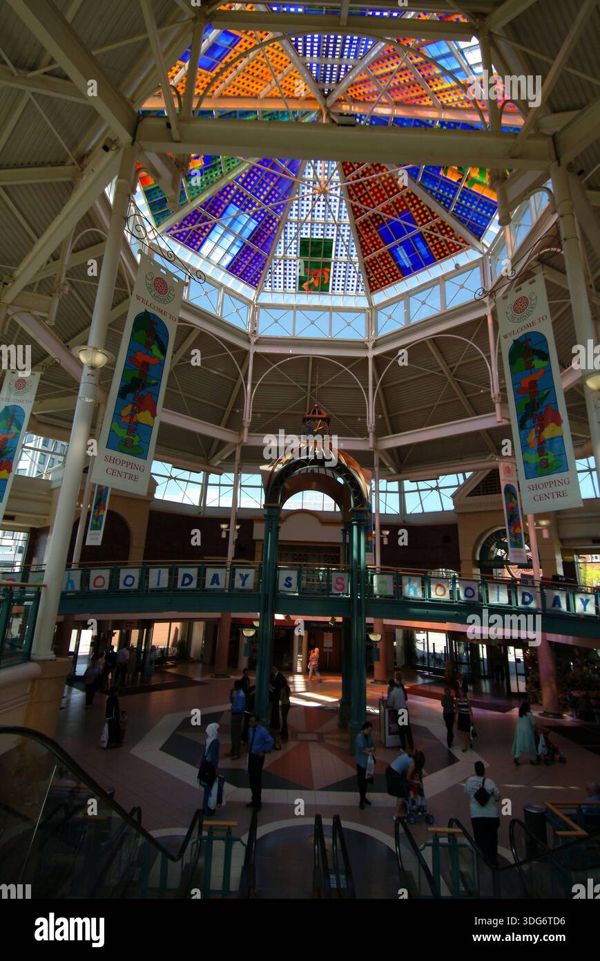 Oldham, Spindles shopping centre. - Oldham - England, United Kingdom ...