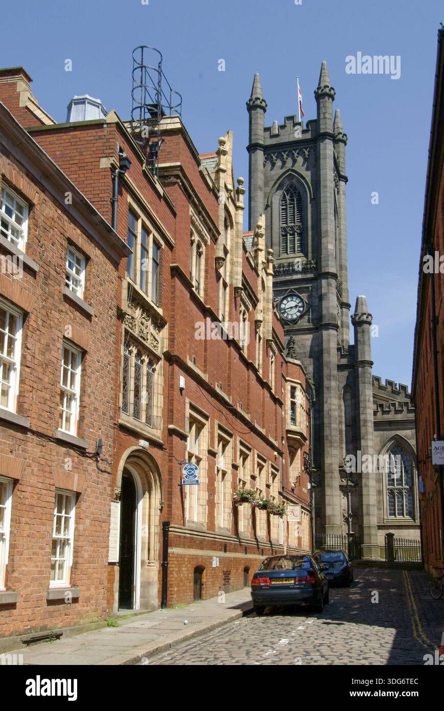 Oldham, town in Greater Manchester, Parish Church. - Oldham - England ...