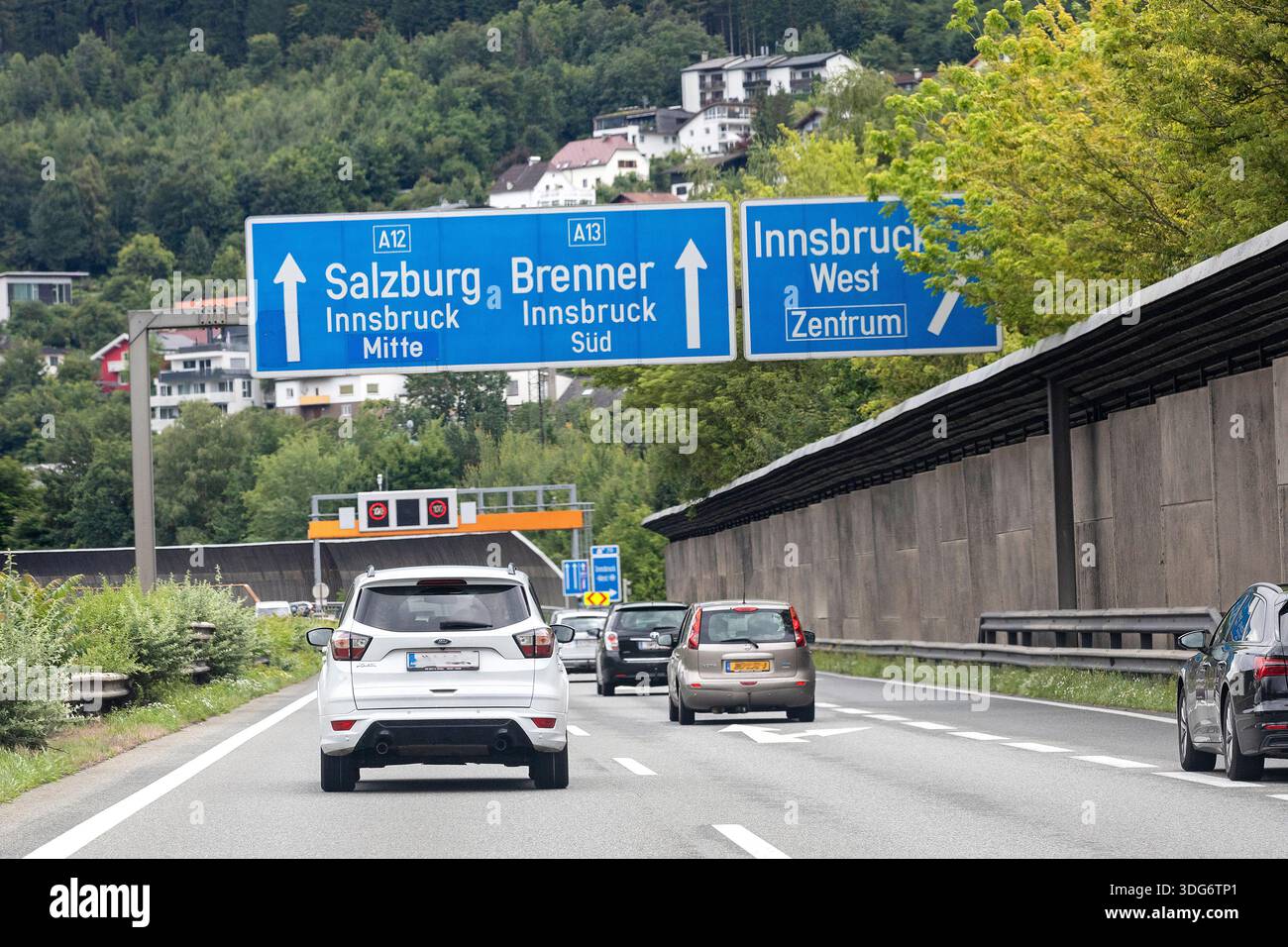 Verkehr, Inntalautobahn A12 in Tirol, Österreich // Traffic, Inntal ...