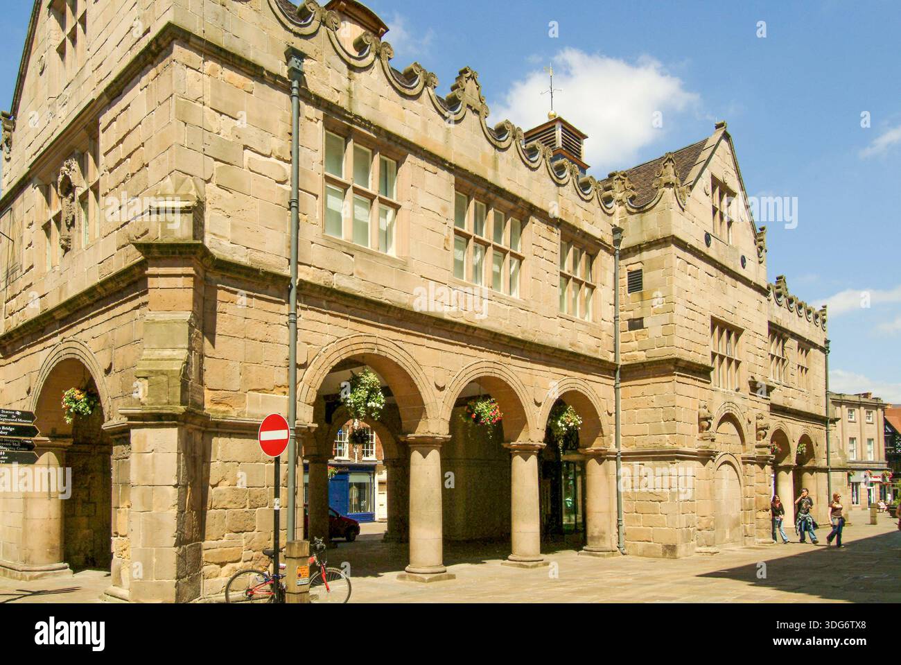 Shrewsbury, the Square, old market Hall and Elizabethan half-timbered ...