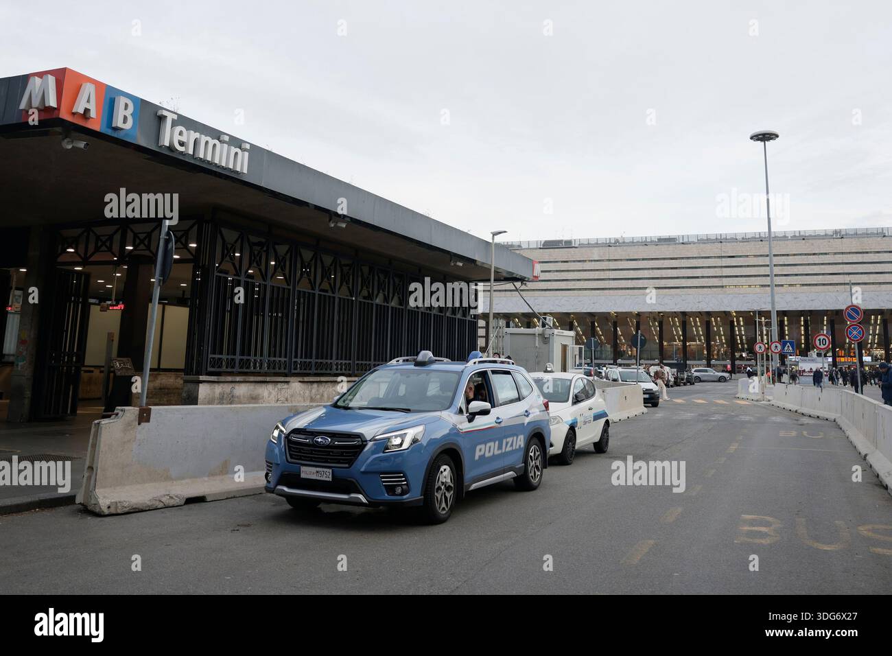 Controlli della polizia a Termini — Roma—Italia —Giovedì 15 Gennaio ...