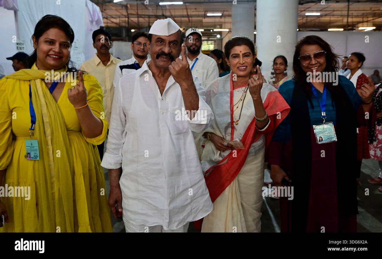 MUMBAI, INDIA - JANUARY 15: Arun Gawli along with wife Asha , Yogita ...