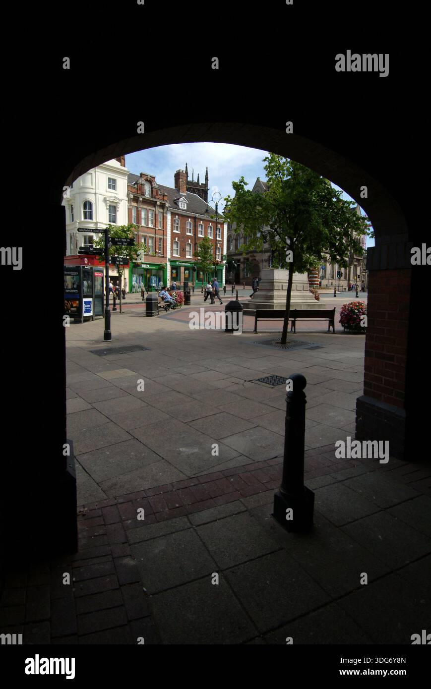 Wolverhampton, Queen's Square (6) framed arch. - Wolverhampton, United ...