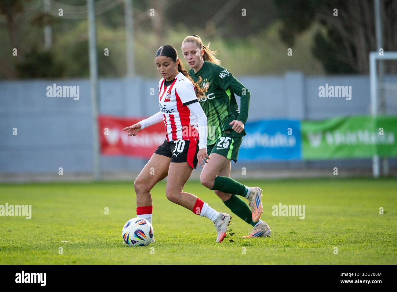 Anissa Chibani (PSV Eindhoven, #30) in a duel with Vivien Endemann ...