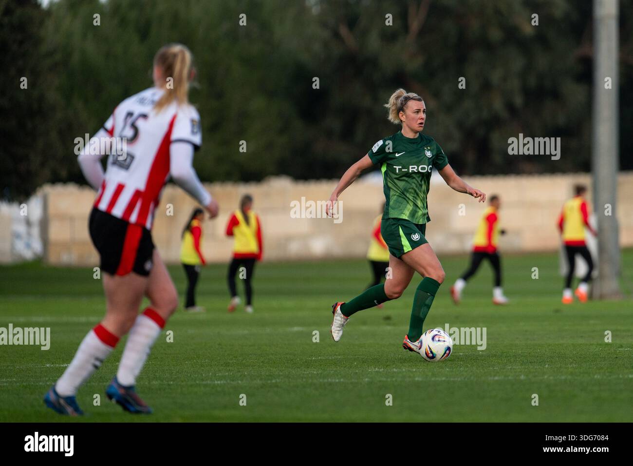 Lena Lattwein (Wolfsburg, #08) on the ball, MLT, Wolfsburg vs PSV ...