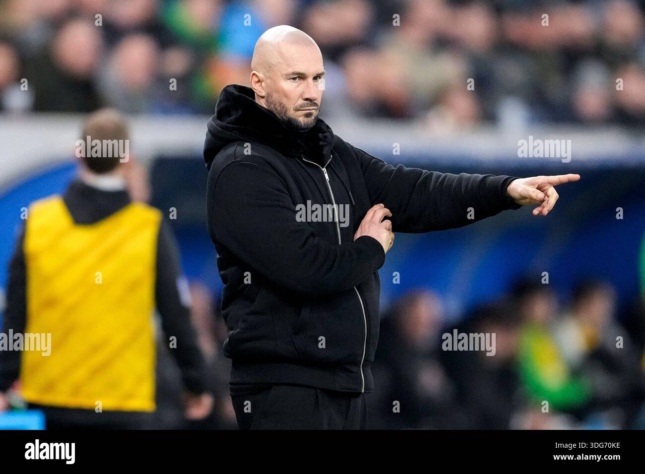 Christian Ilzer (coach, head coach, Hoffenheim), gives instructions ...