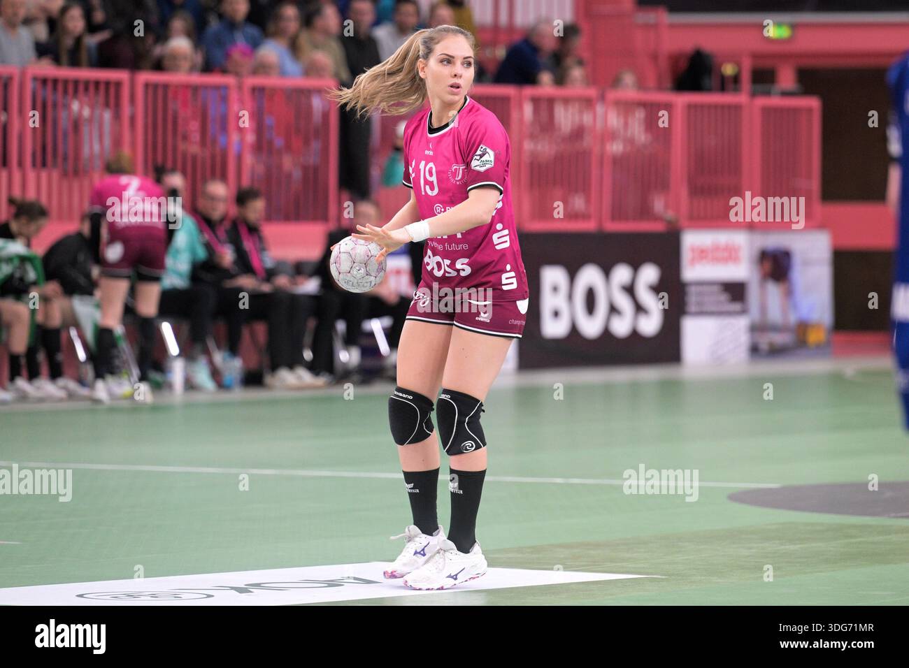 Johanna Farkas (TusSies Metzingen, #19) TusSies Metzingen vs. HSG ...