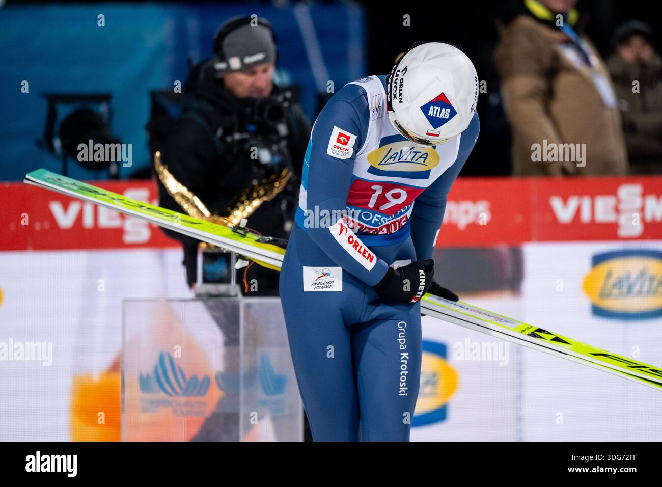 Kamil STOCH (Poland) bows at the finish line, AUT, Three Kings Jump ...