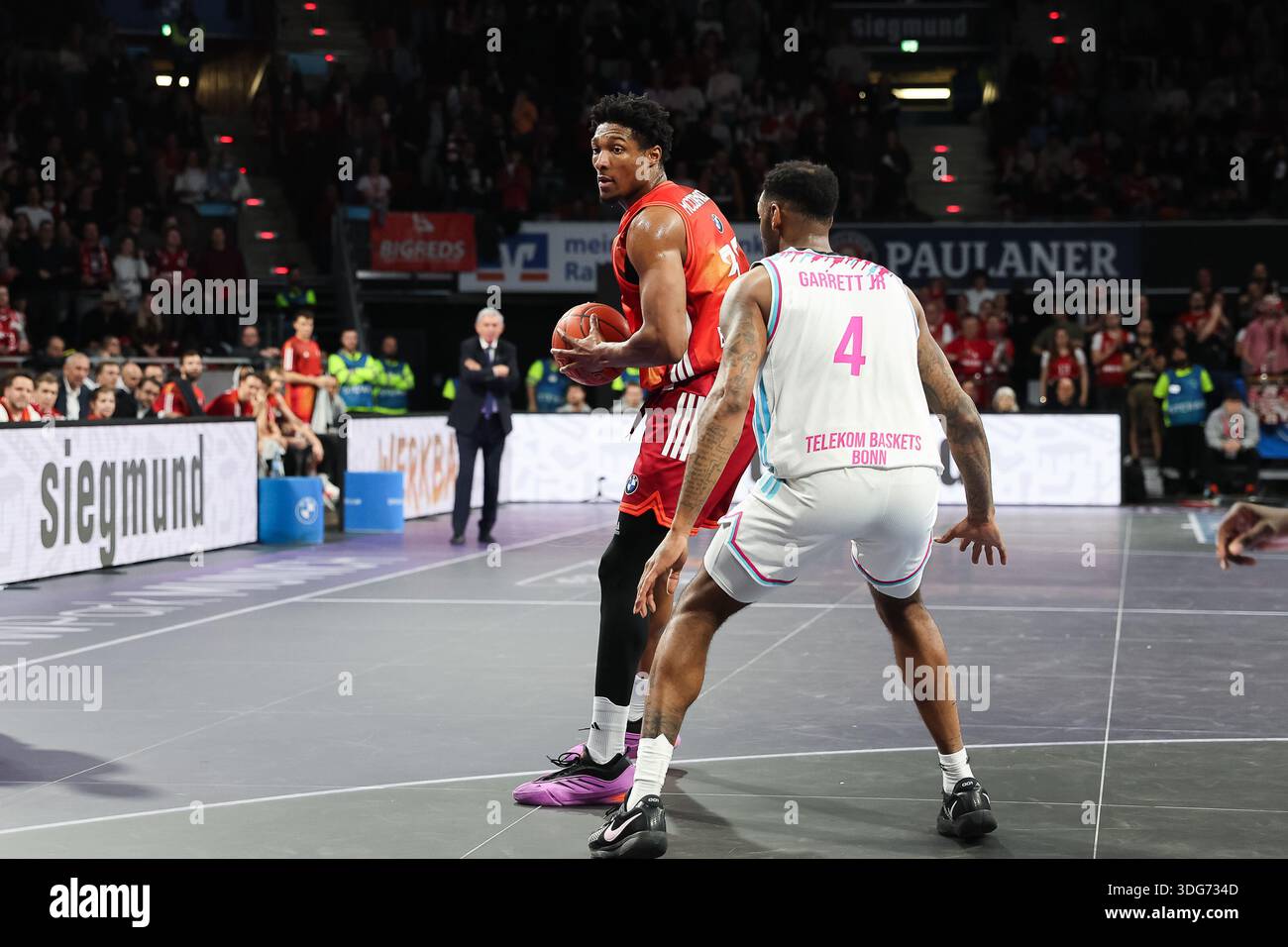 David McCormack (FC Bayern Basketball, #33) with Jeff Garrett Jr ...