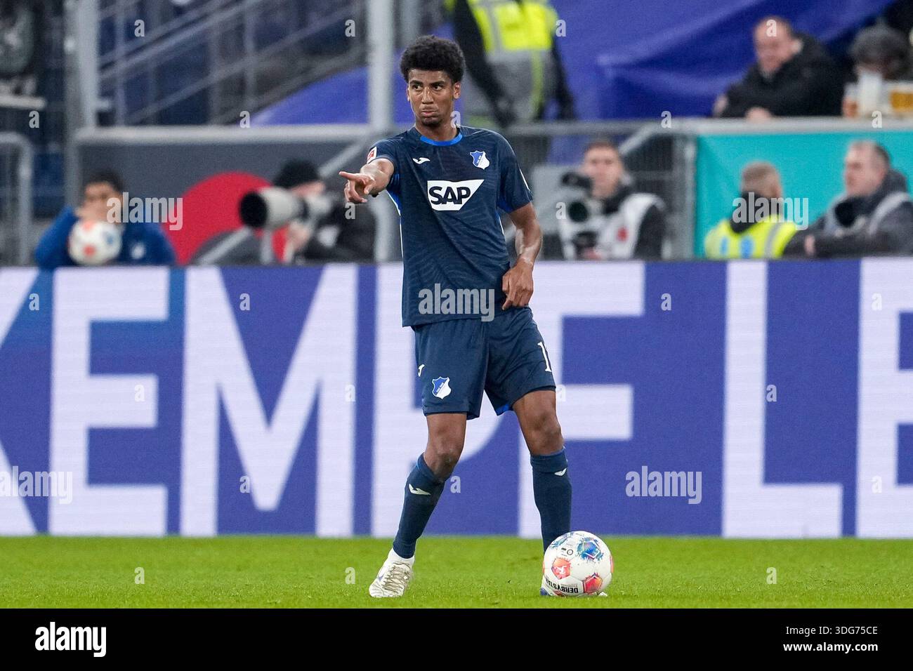 Bernardo Fernandes da Silva Junior (Hoffenheim, 13), on the ball, gives ...