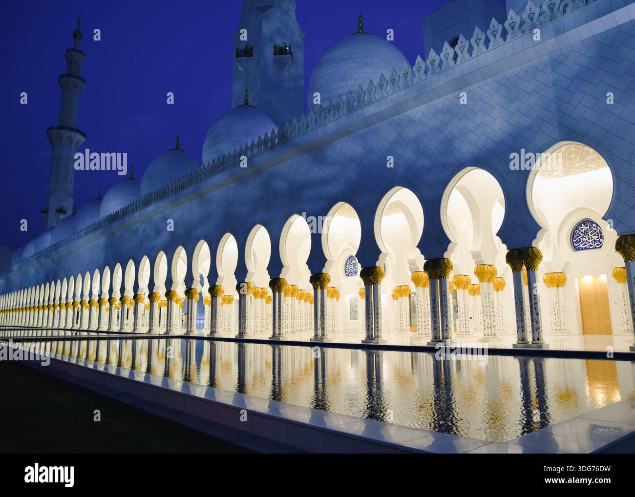 People arches sheikh zayed hi-res stock photography and images - Alamy
