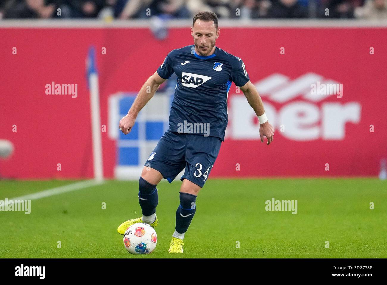 Vladimir Coufal (Hoffenheim, 34), on the ball, free kick, full body ...