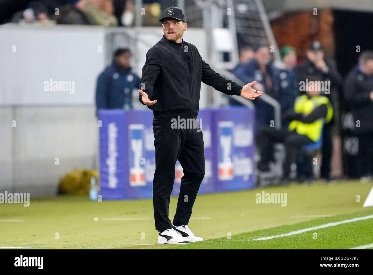 Eugen Polanski (coach, head coach, BMG), gives instructions, gestures ...