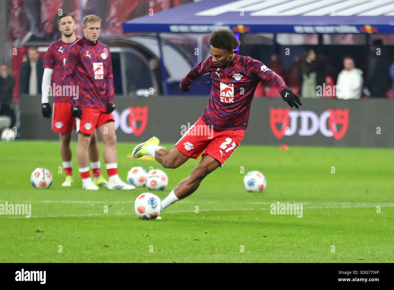 Tidiam Gomis (27, RB Leipzig) during warm-up. LEIPZIG, GERMANY ...